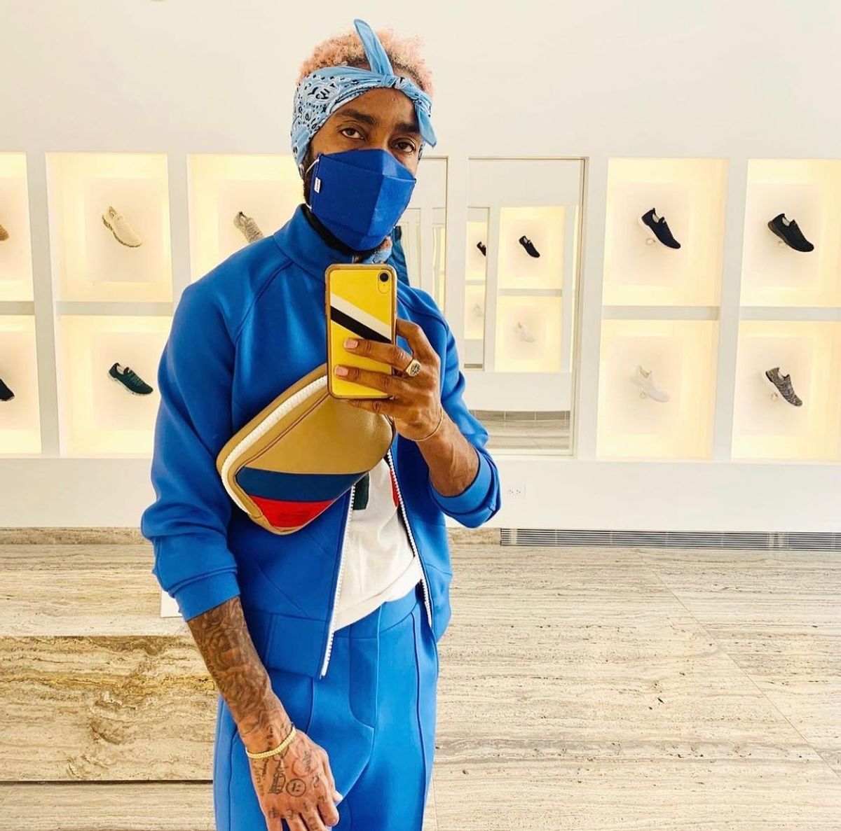 Henry Mask: Clothing, Shoes & Accessories | WHAT’S ON THE STAR?