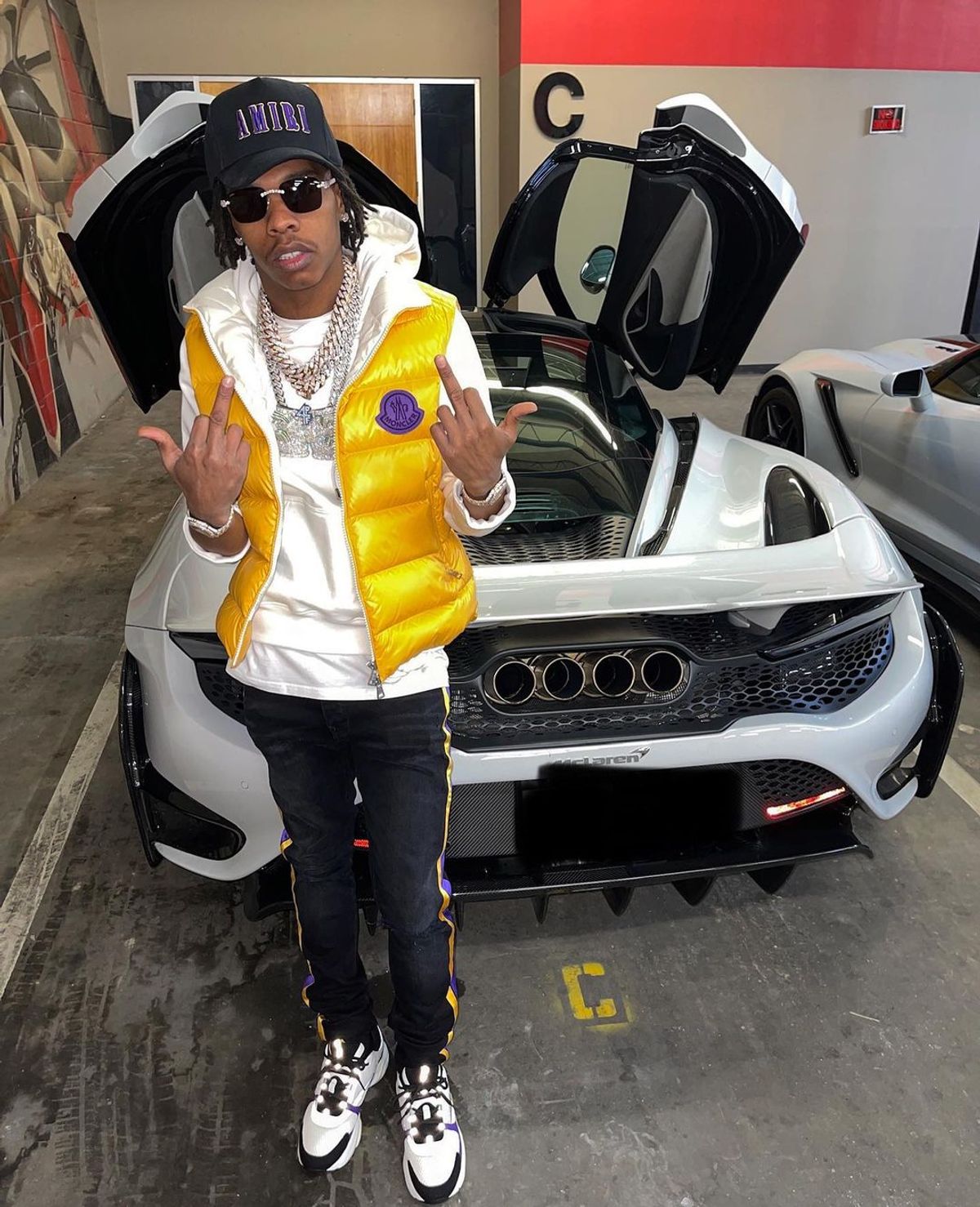 Lil Baby Outfit from February 3, 2021 | WHAT’S ON THE STAR?