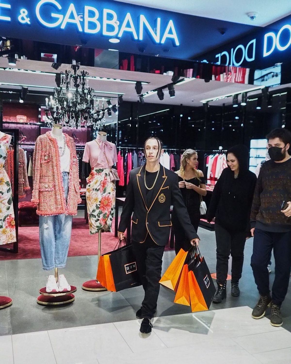 Yanix Outfit from February 2, 2021 | WHAT’S ON THE STAR?