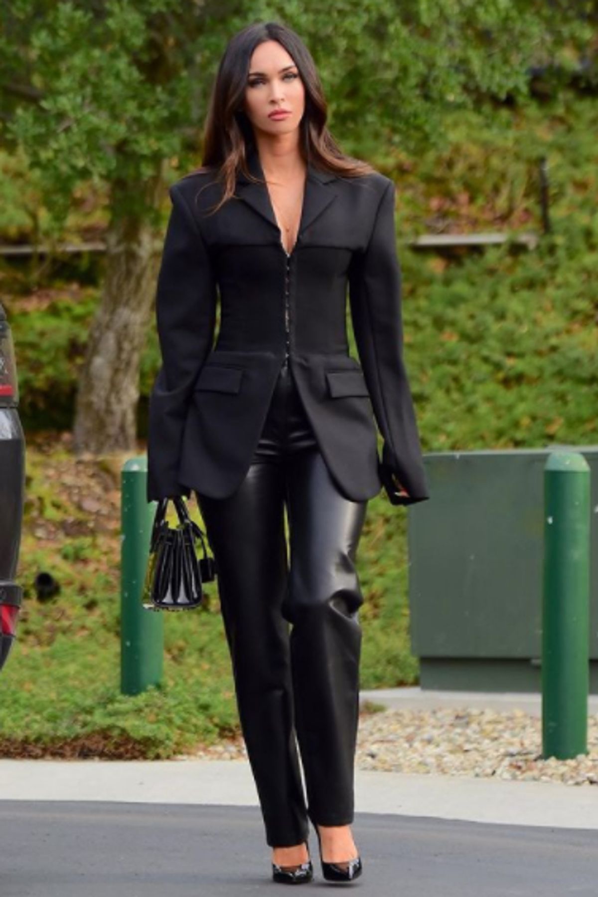 Megan Fox Outfit from February 16, 2021 | WHAT’S ON THE STAR?