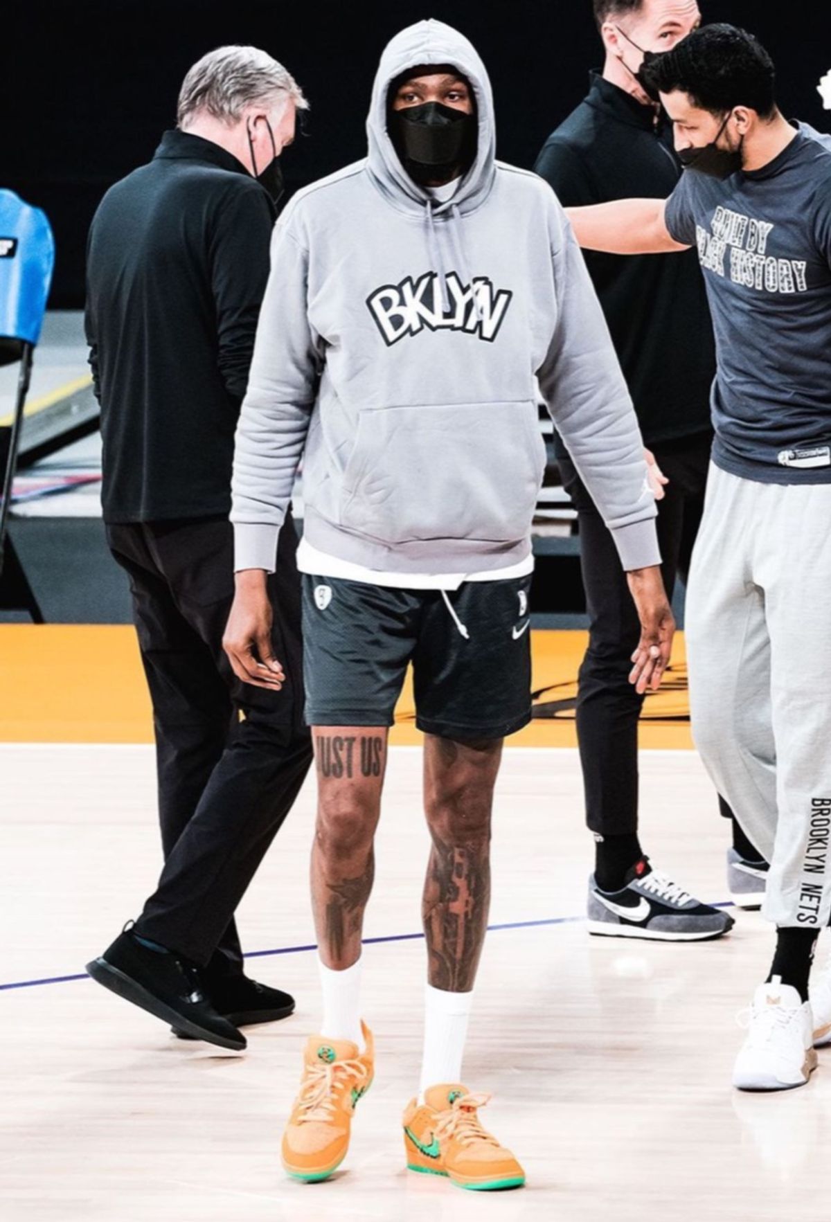 Kevin Durant Outfit from February 19, 2021 | WHAT’S ON THE STAR?