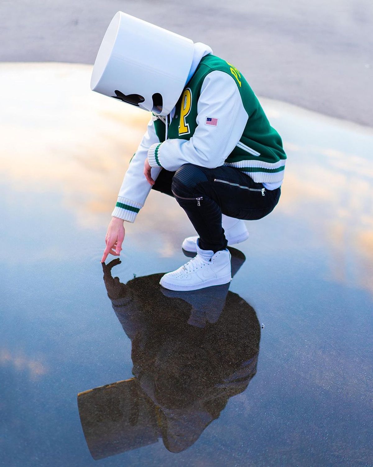 Marshmello Outfit from July 31, 2020 | WHAT’S ON THE STAR?