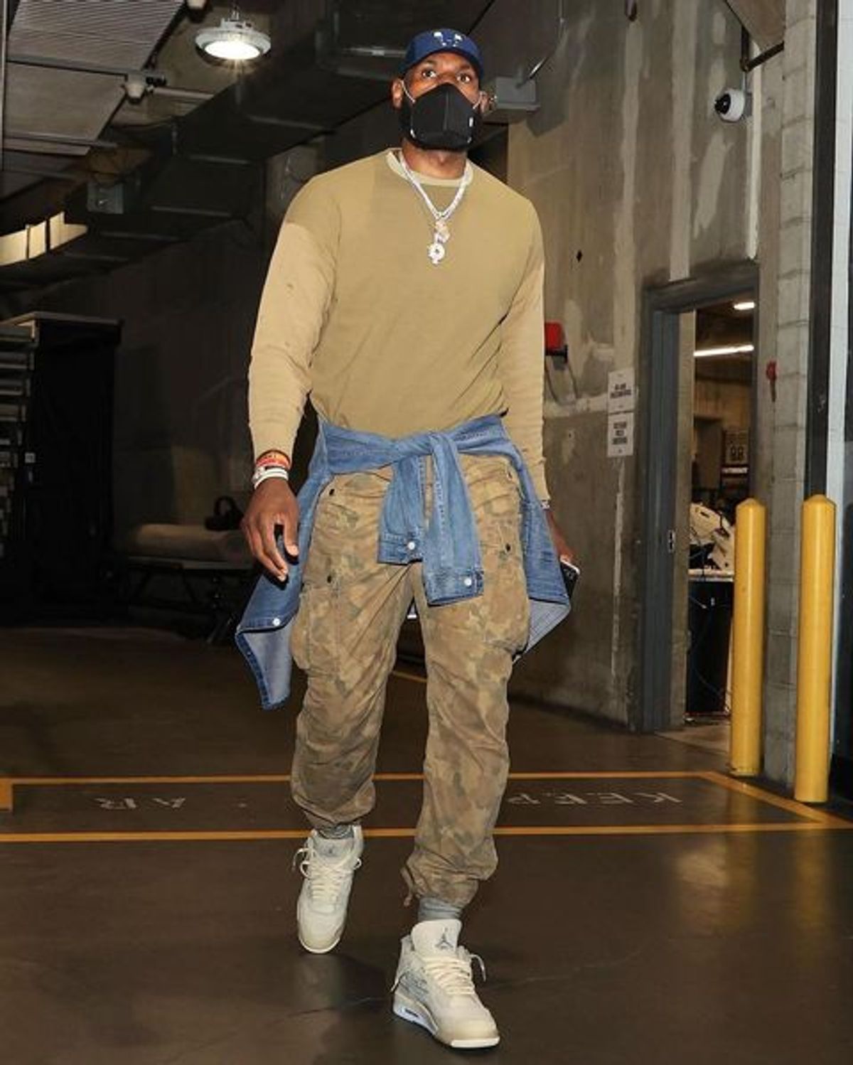 LeBron James Outfit from March 15, 2021 | WHAT’S ON THE STAR?