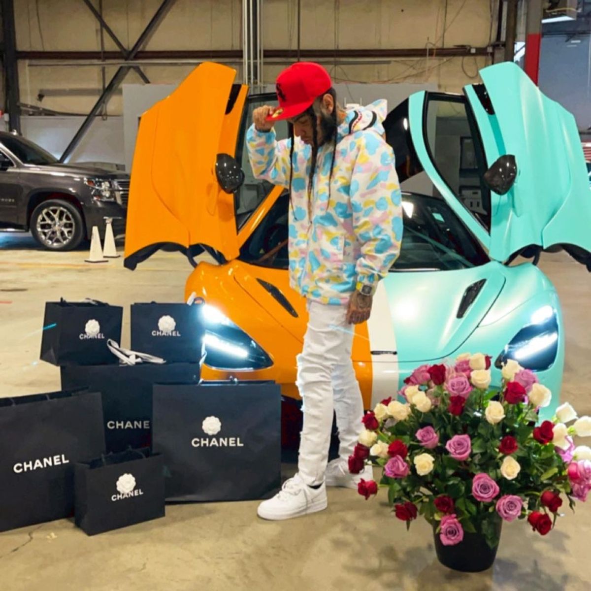 6ix9ine Outfit from March 26, 2021 | WHAT’S ON THE STAR?