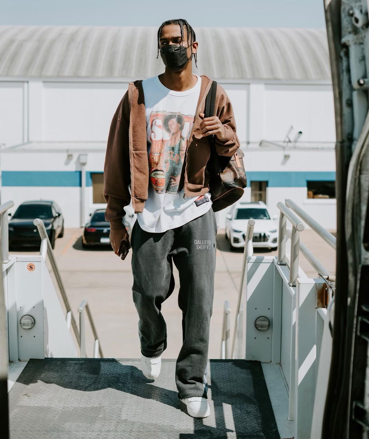 Shai Outfit from April 2, 2021 | WHAT’S ON THE STAR?