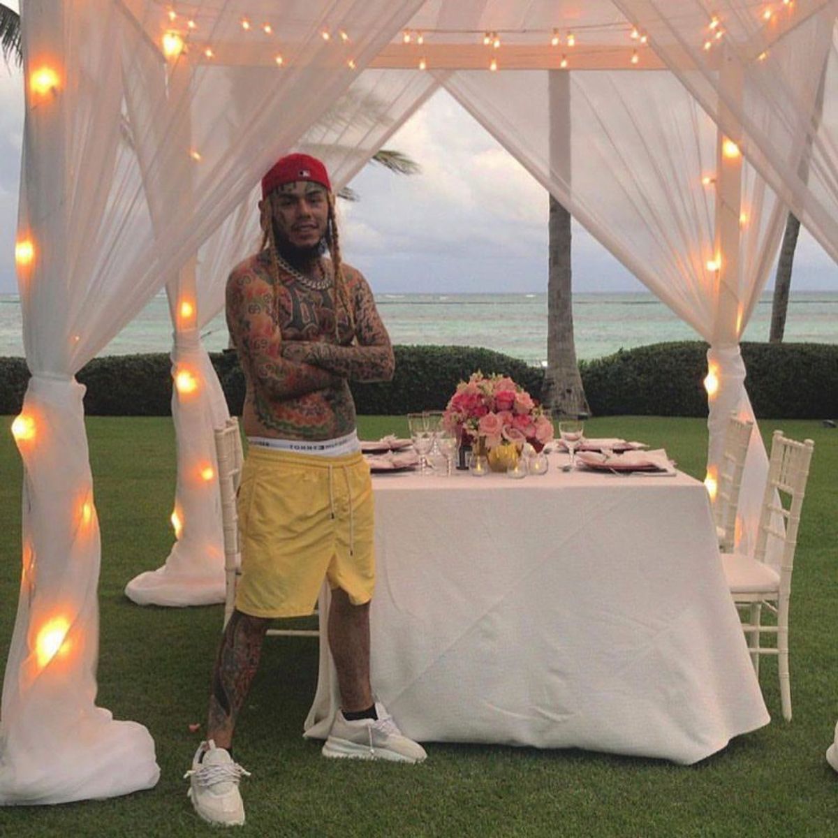 6ix9ine Outfit from April 7, 2021 | WHAT’S ON THE STAR?