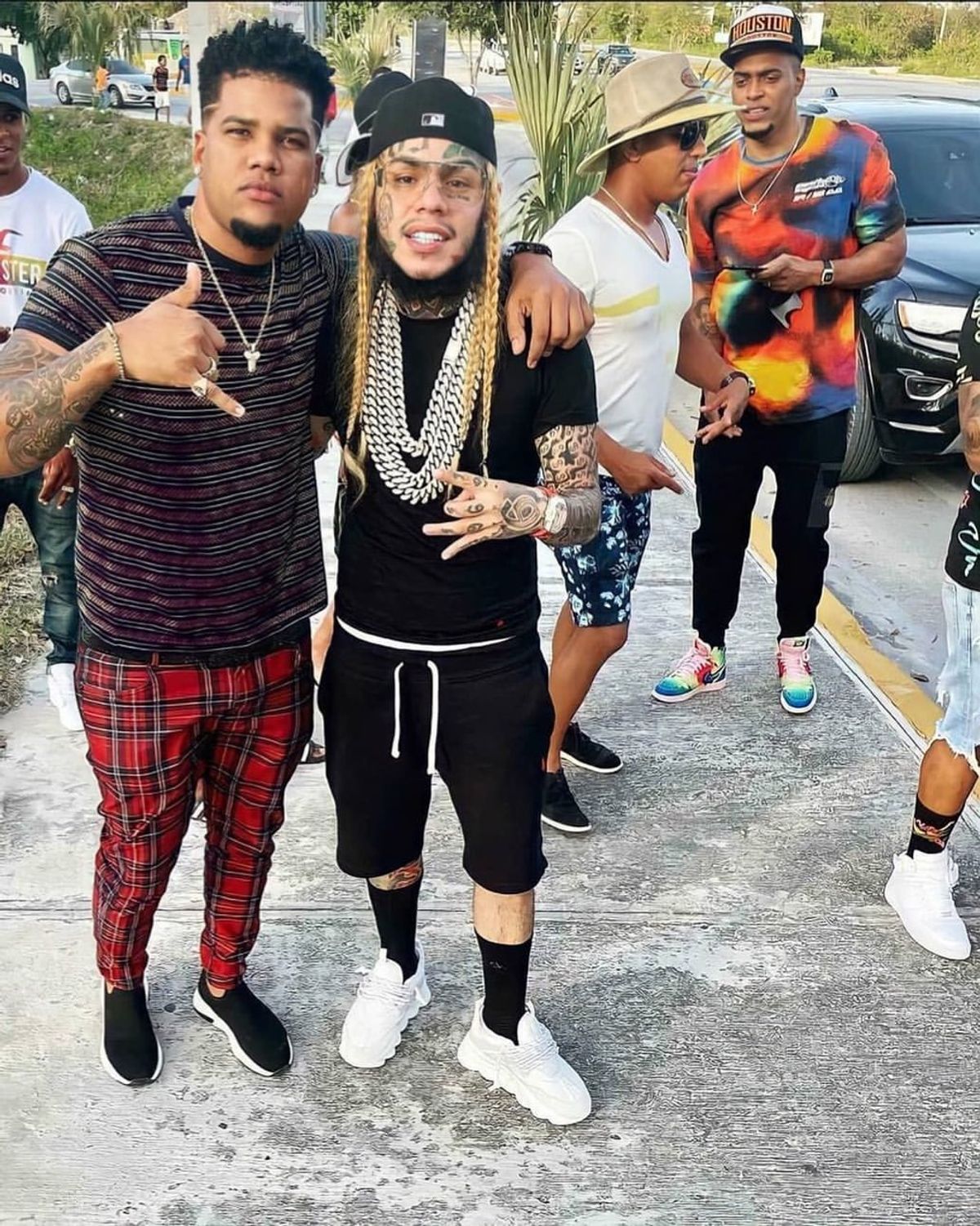 6ix9ine Outfit from April 6, 2021 | WHAT’S ON THE STAR?