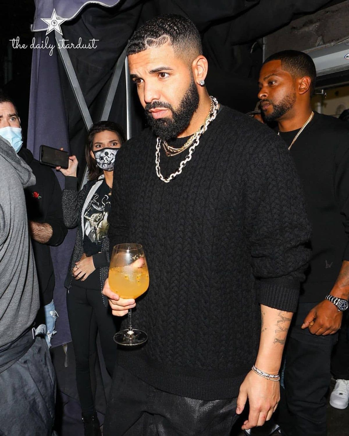 Drake Outfit from April 10, 2021 | WHAT’S ON THE STAR?