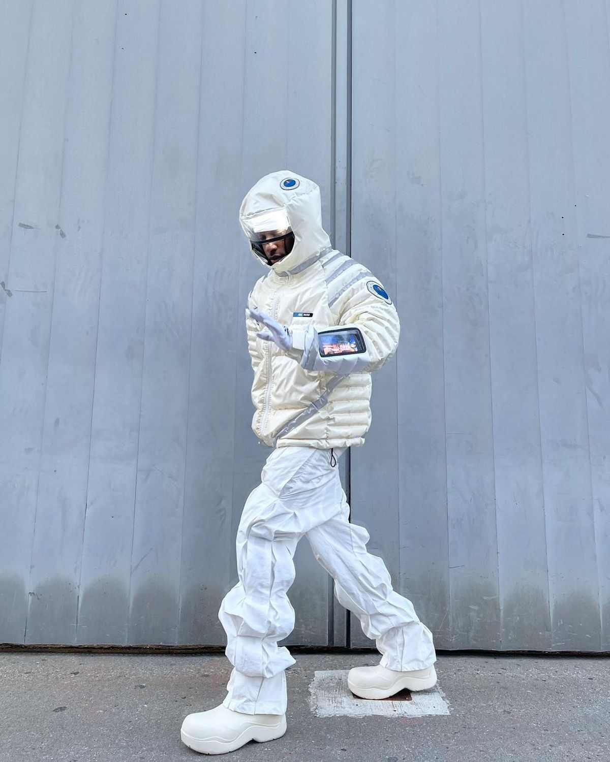 Bloody Osiris Outfit from March 6, 2021 | WHAT’S ON THE STAR?