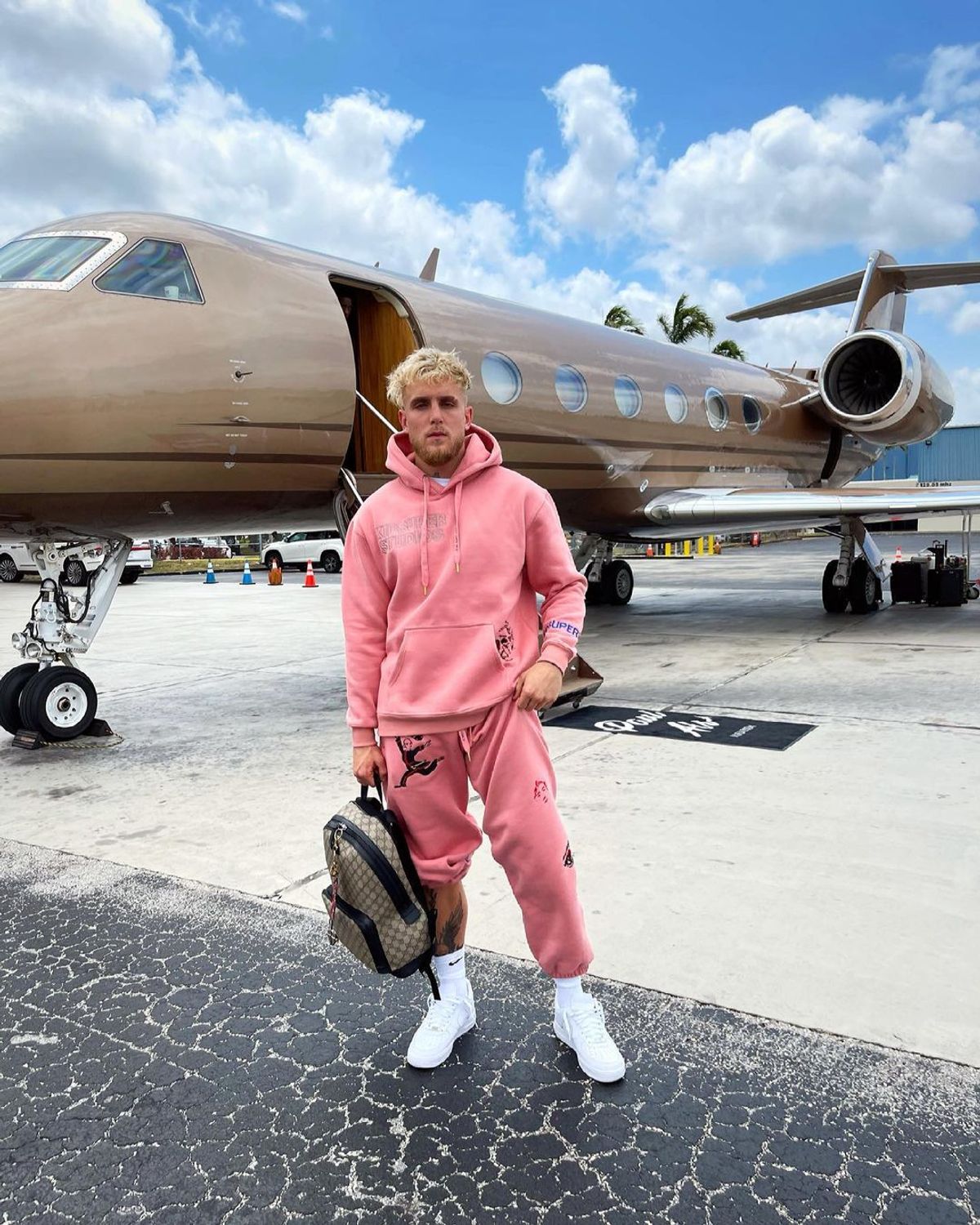 Jake Paul Outfit from April 10, 2021 | WHAT’S ON THE STAR?