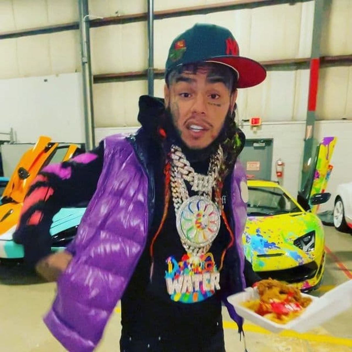 6ix9ine Outfit from March 9, 2021 | WHAT’S ON THE STAR?