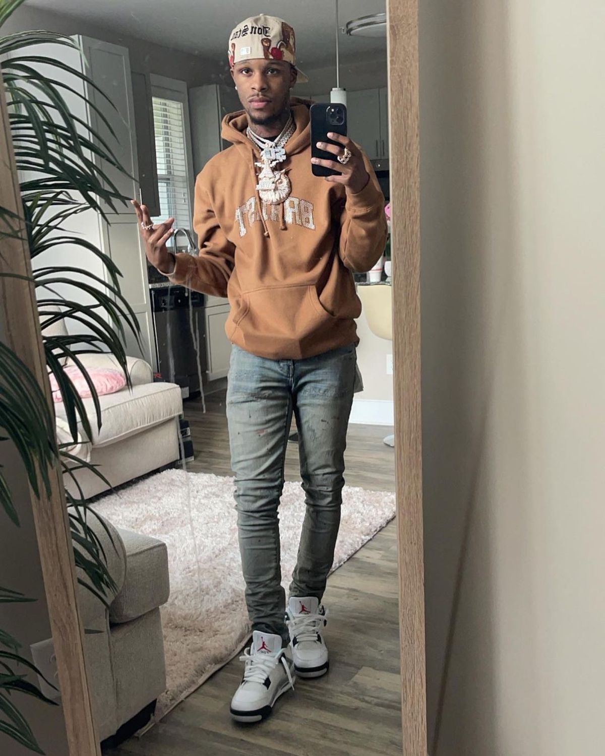 Toosii Outfit from April 22, 2021 | WHAT’S ON THE STAR?