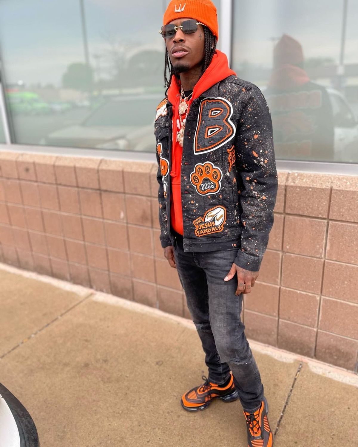 Snap Dogg: Outfits, Clothes, Style and Fashion | WHAT’S ON THE STAR?