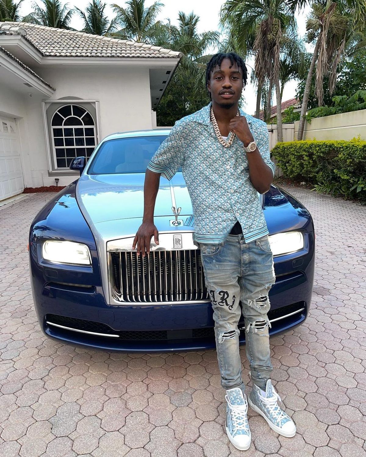 Lil Tjay Outfit from May 1, 2021 | WHAT’S ON THE STAR?