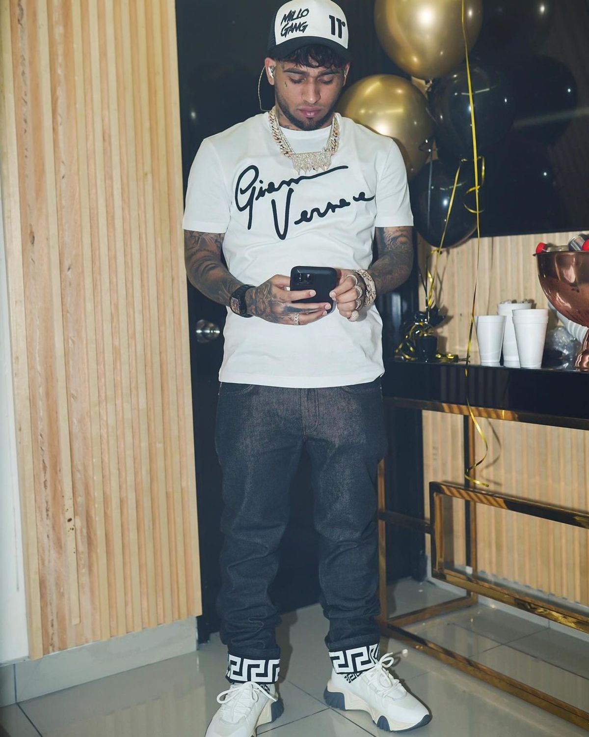 Bryant Mayers Outfit from April 30, 2021 | WHAT’S ON THE STAR?