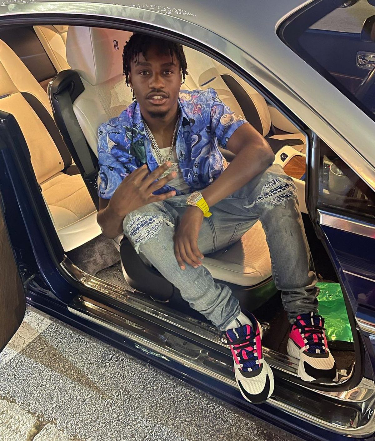 Lil Tjay Outfit from May 2, 2021 | WHAT’S ON THE STAR?