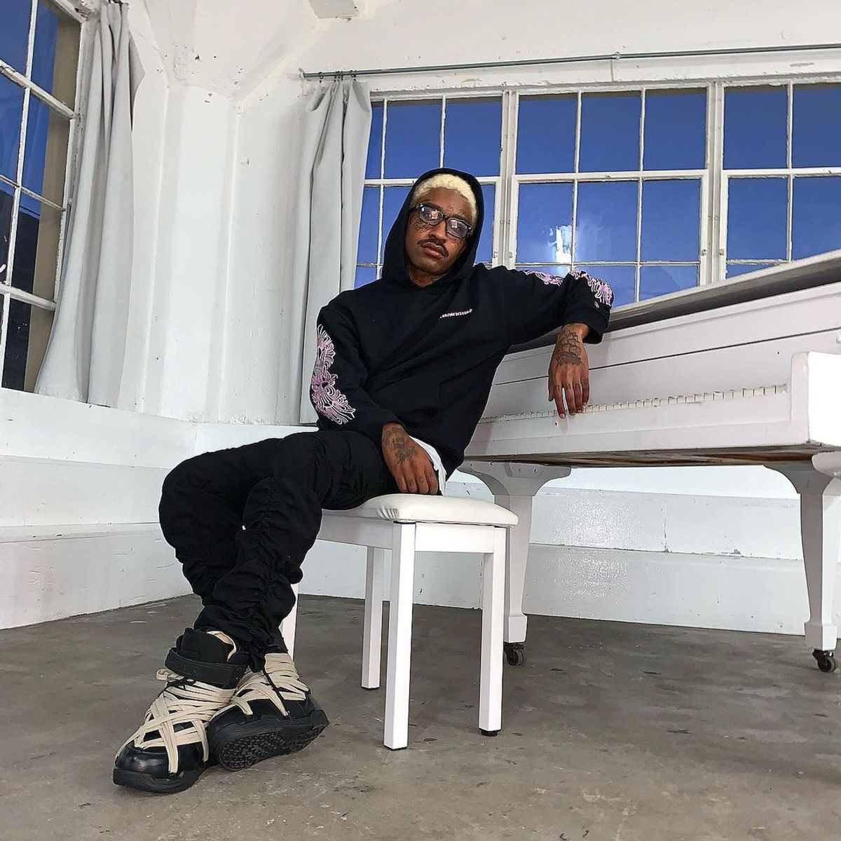 Lil Tracy Outfit from May 8, 2021 | WHAT’S ON THE STAR?