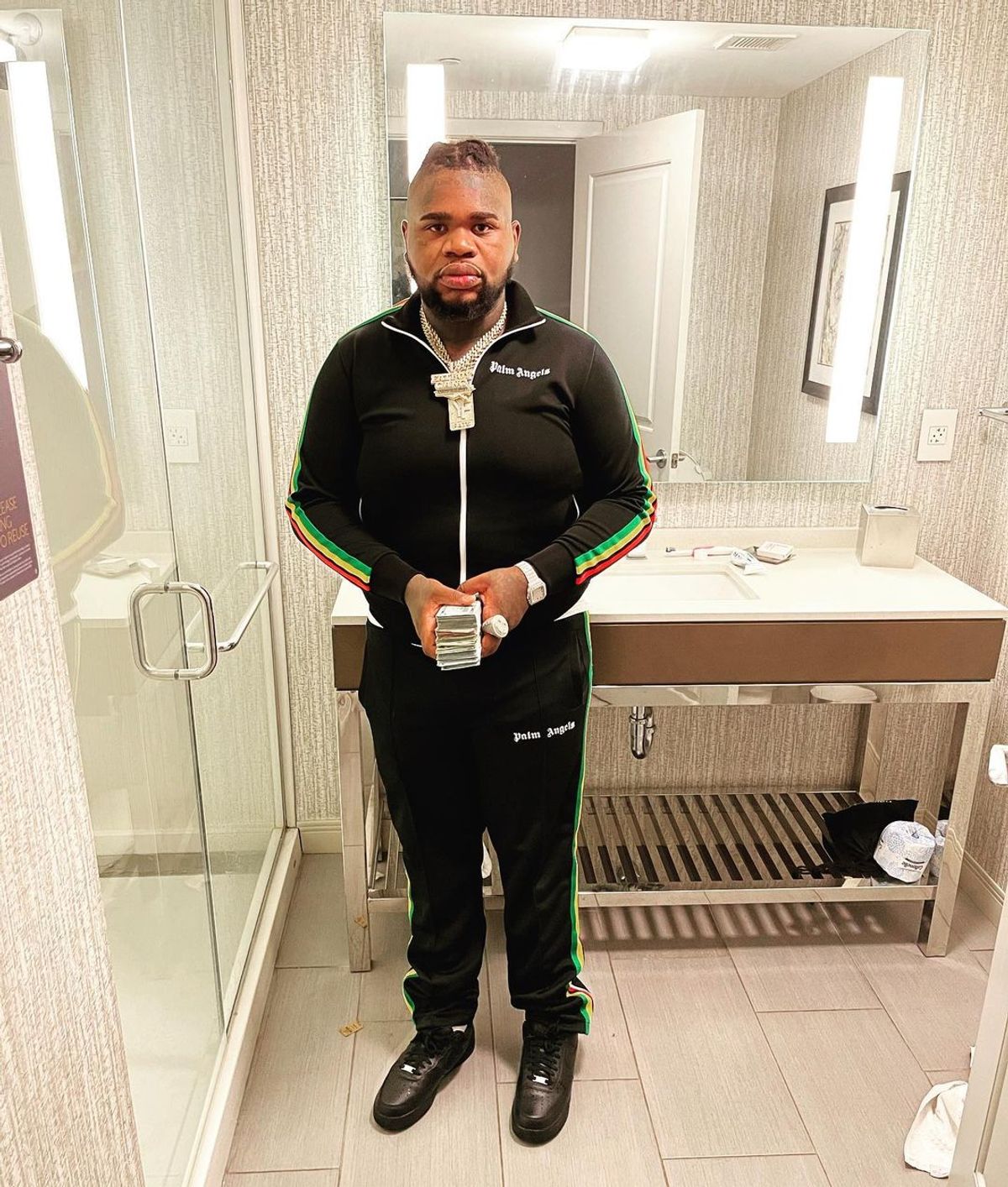 Fat Boy Outfit from May 16, 2021 | WHAT’S ON THE STAR?