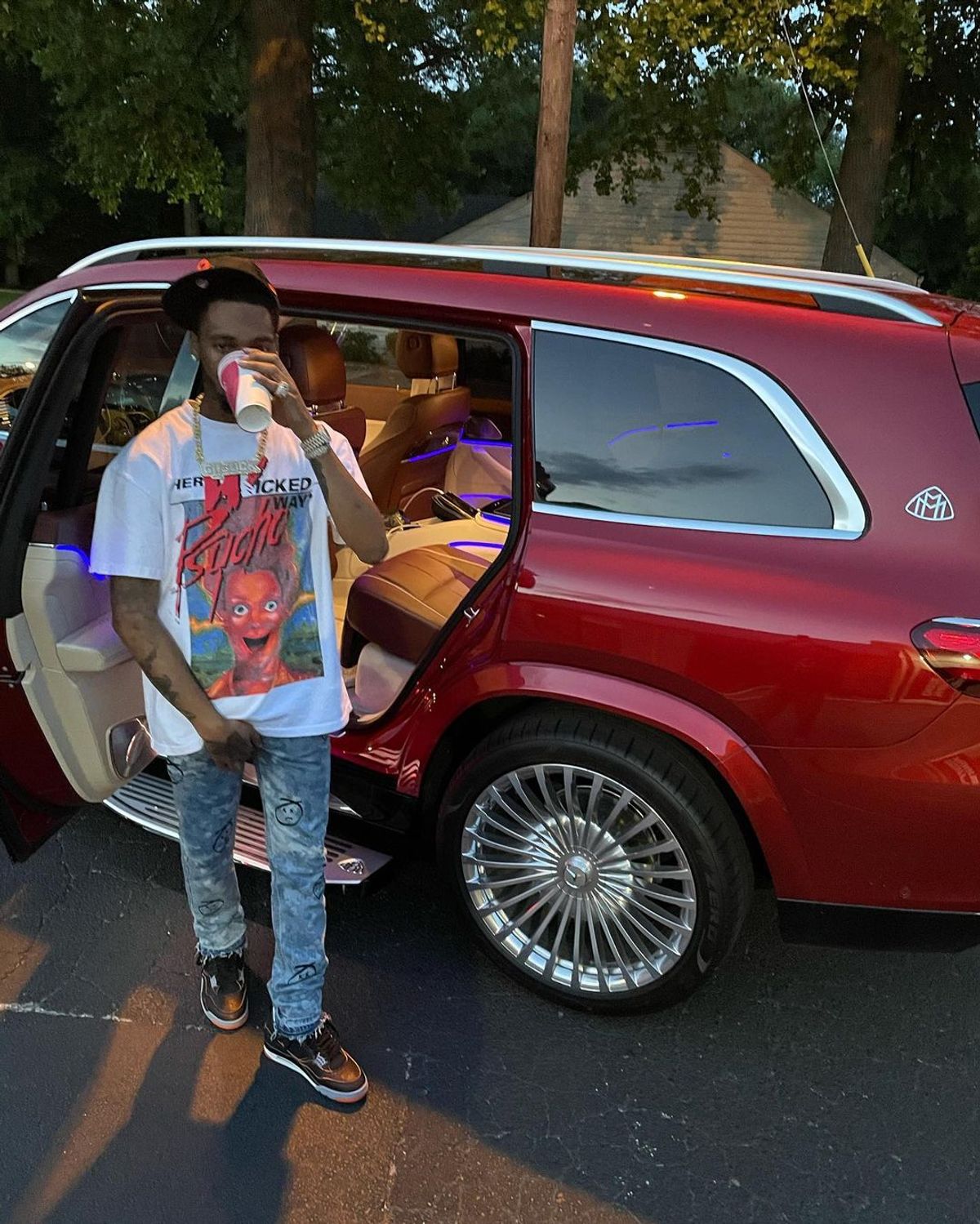 Key Glock Outfit from May 18, 2021 | WHAT’S ON THE STAR?