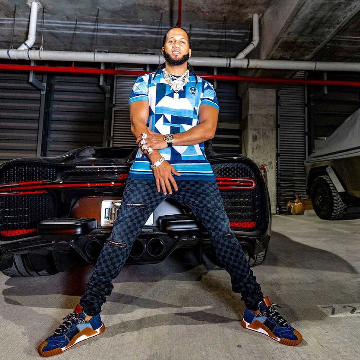 El Alfa El Jefe Outfit from May 17, 2021 | WHAT’S ON THE STAR?