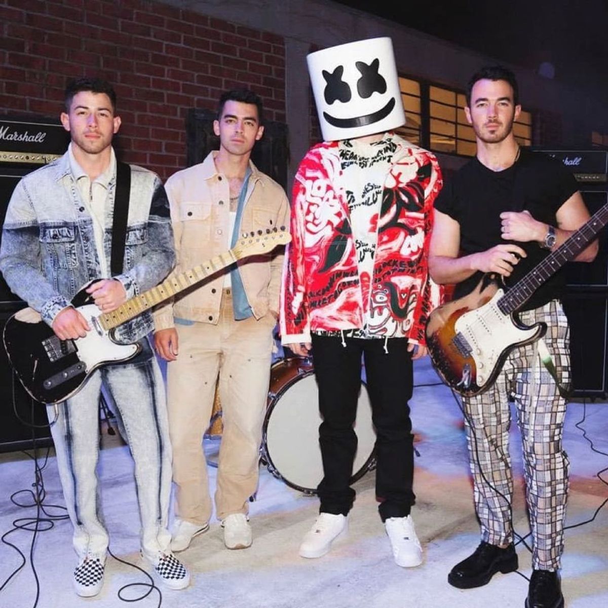Marshmello Outfit from May 20, 2021 | WHAT’S ON THE STAR?