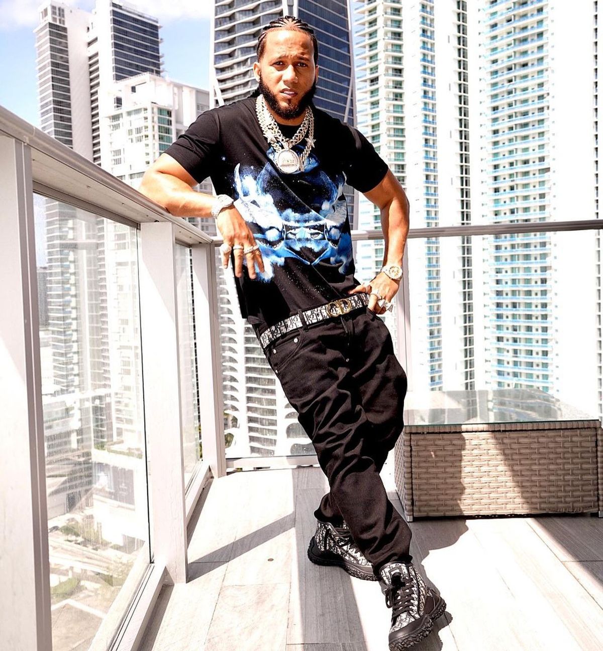 El Alfa El Jefe Outfit from May 23, 2021 | WHAT’S ON THE STAR?