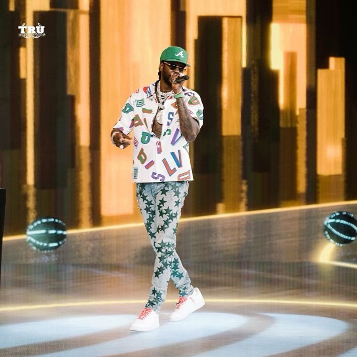 2 Chainz Outfit from May 27, 2021 | WHAT’S ON THE STAR?
