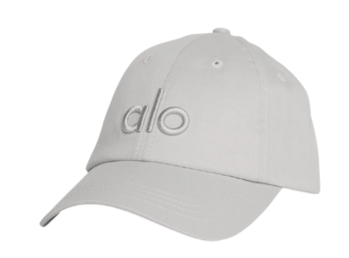 Alo Yoga Off Duty Dove Grey Cap | WHAT’S ON THE STAR?