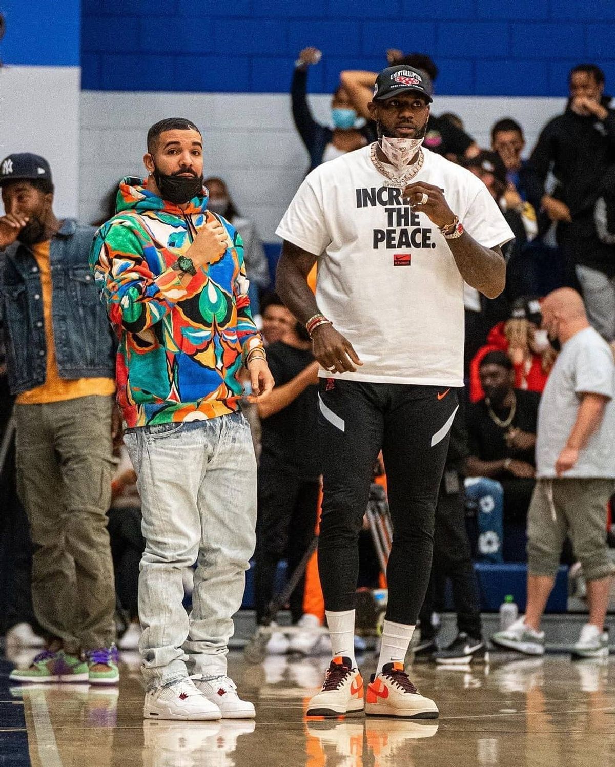 Drake Outfit from June 12, 2021 | WHAT’S ON THE STAR?