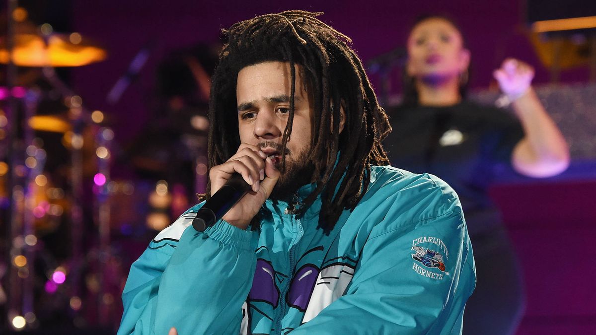 J. Cole: Outfits, Clothes, Style and Fashion | WHAT’S ON THE STAR?