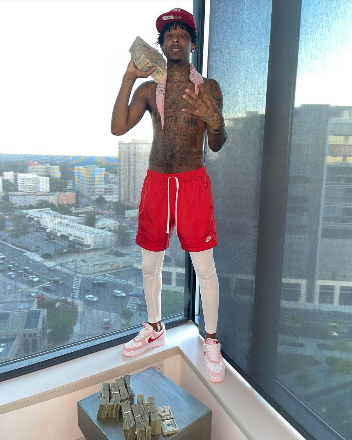 21 Savage Outfit from June 13, 2021 | WHAT’S ON THE STAR?