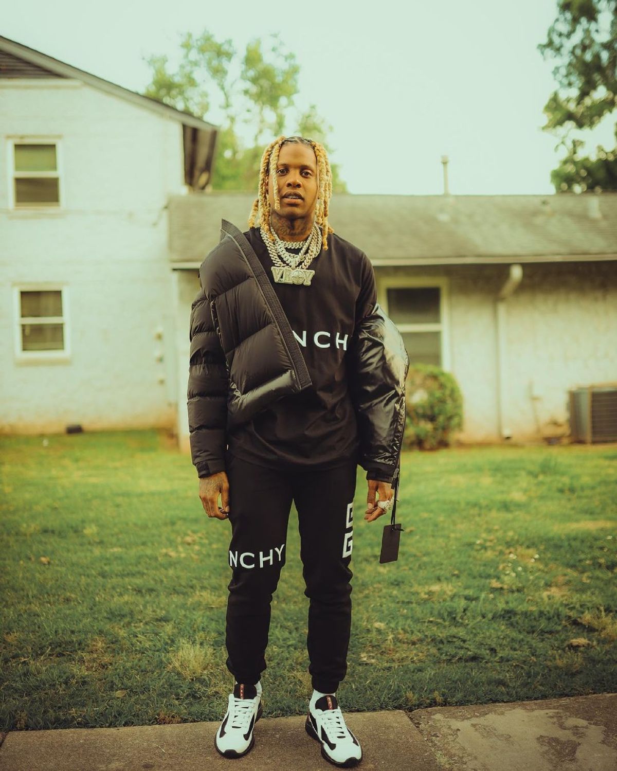 Lil Durk Outfit from June 17, 2021 | WHAT’S ON THE STAR?
