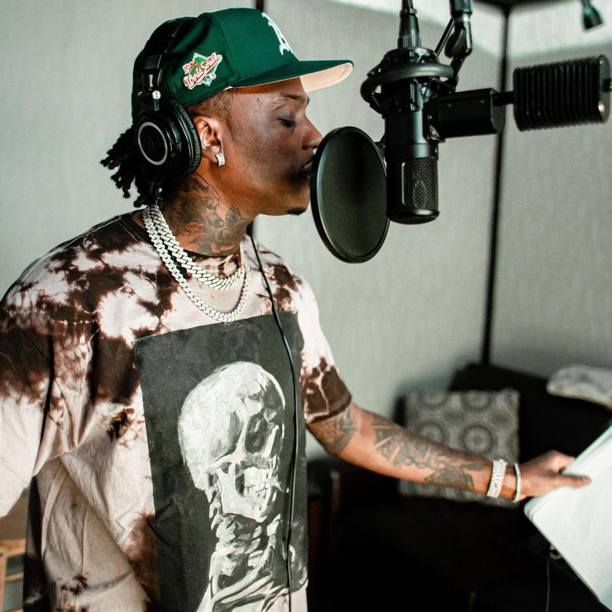 Flipp Dinero: Outfits, Clothes, Style and Fashion | WHAT’S ON THE STAR?