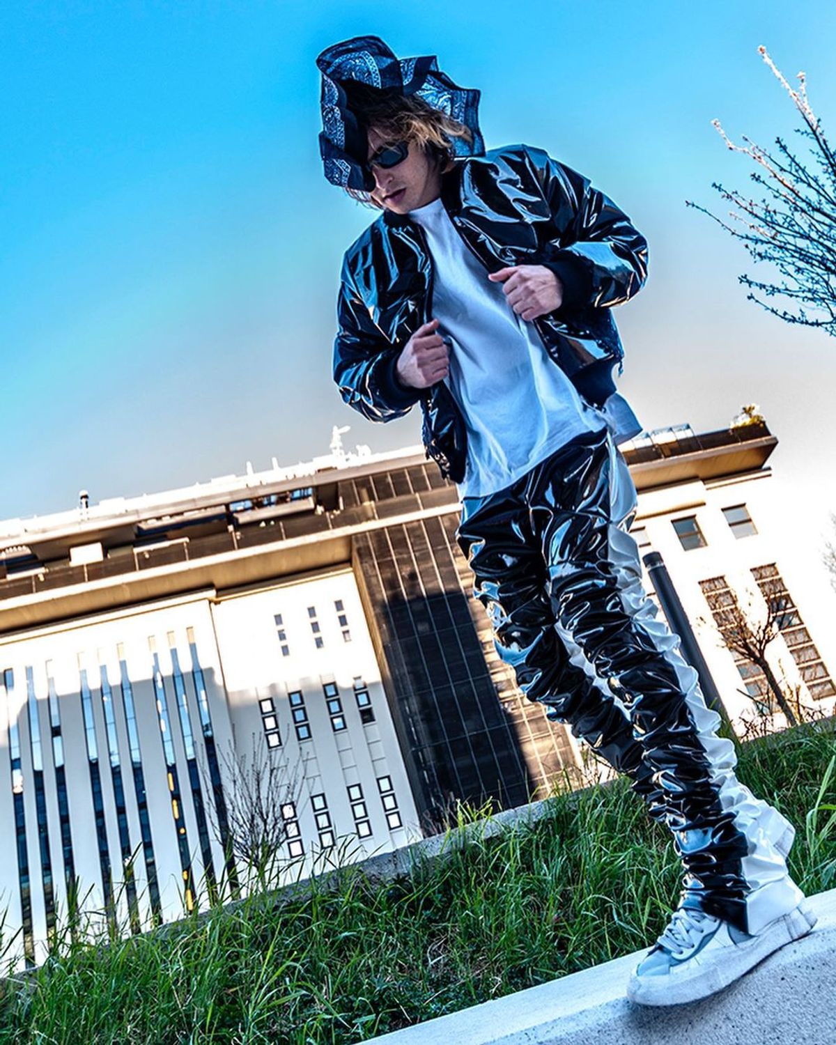 Tommaso Motti: Clothing, Shoes & Accessories | WHAT’S ON THE STAR?