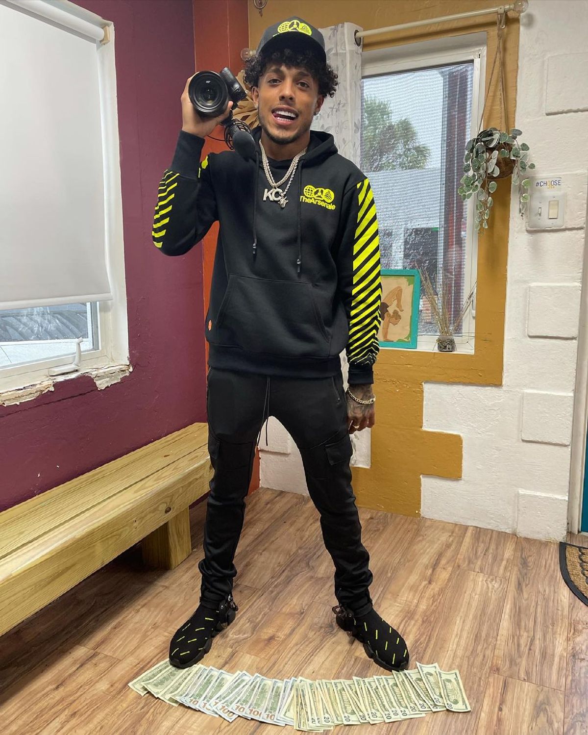 King Cid Outfit from July 6, 2021 | WHAT’S ON THE STAR?