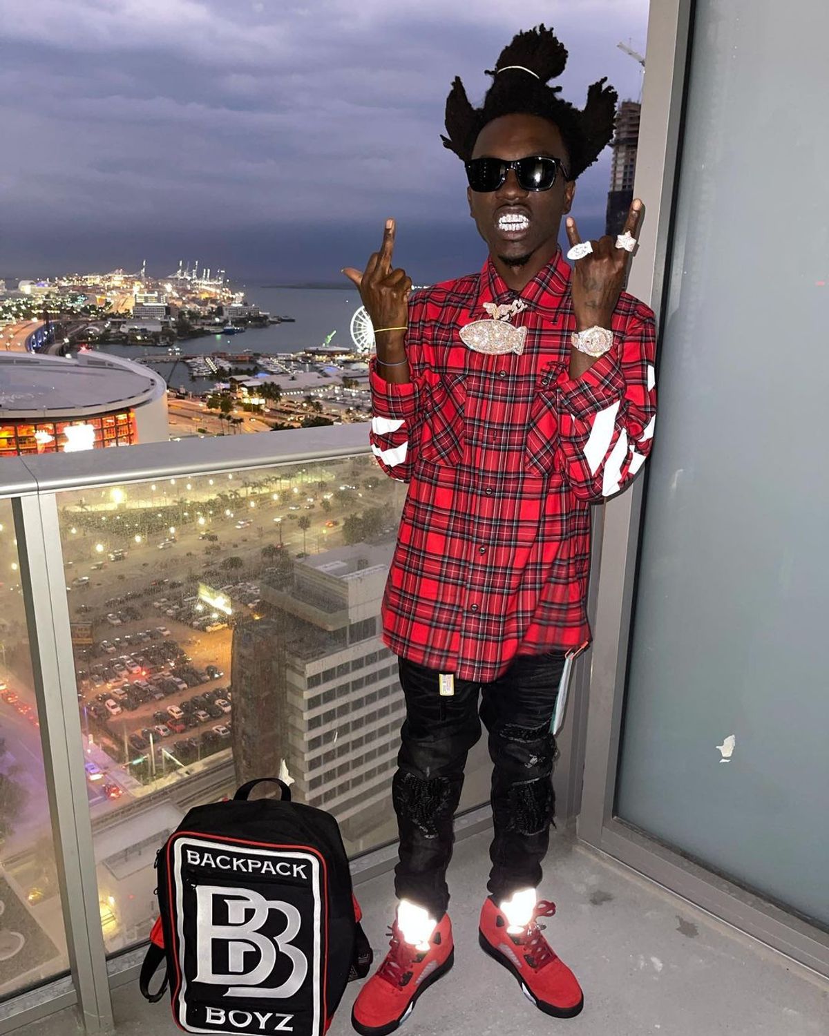 Bobby Fishscale Outfit from May 8, 2021 | WHAT’S ON THE STAR?