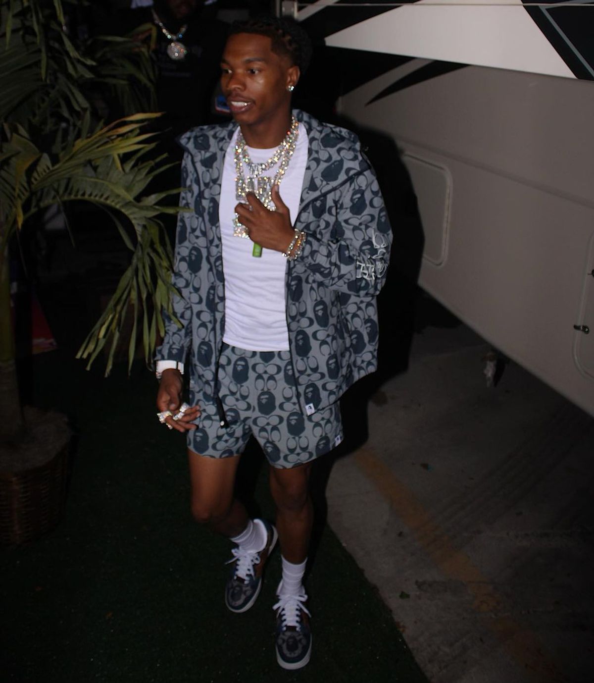 Lil Baby Outfit from July 24, 2021 | WHAT’S ON THE STAR?