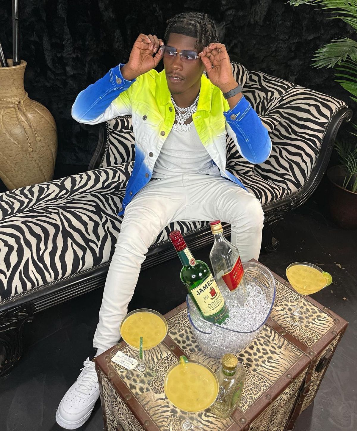 Zavi: Outfits, Clothes, Style and Fashion | WHAT’S ON THE STAR?