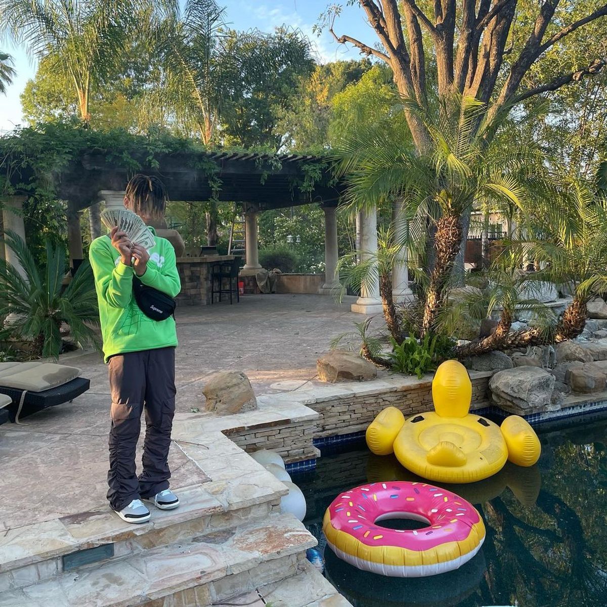 Kashdami Outfit from May 30, 2021 | WHAT’S ON THE STAR?