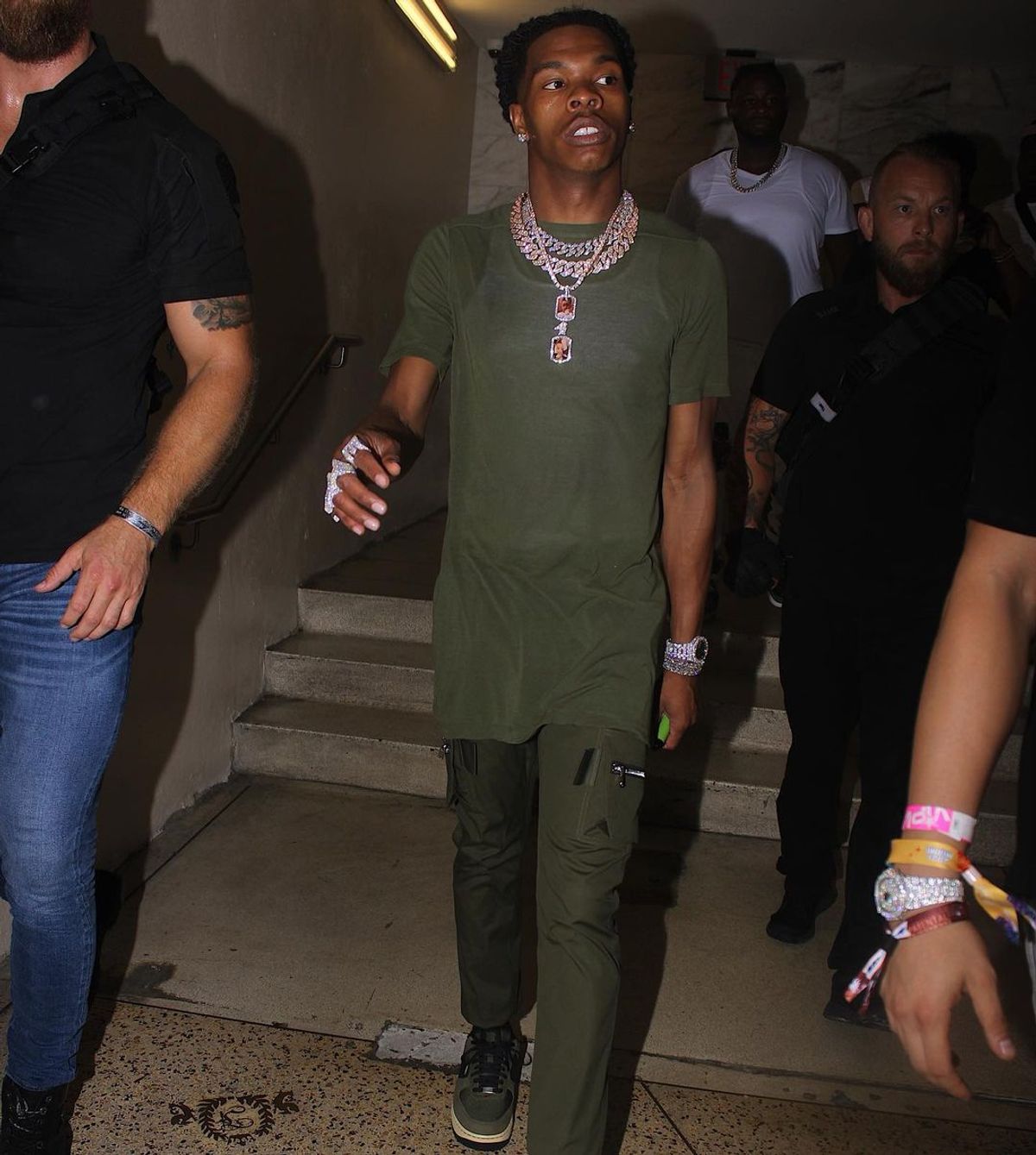 Lil Baby Outfit from July 26, 2021 | WHAT’S ON THE STAR?