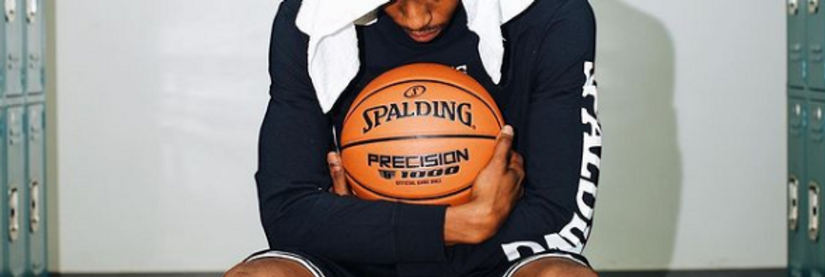 Spalding: Clothing, Shoes & Accessories | WHAT’S ON THE STAR?
