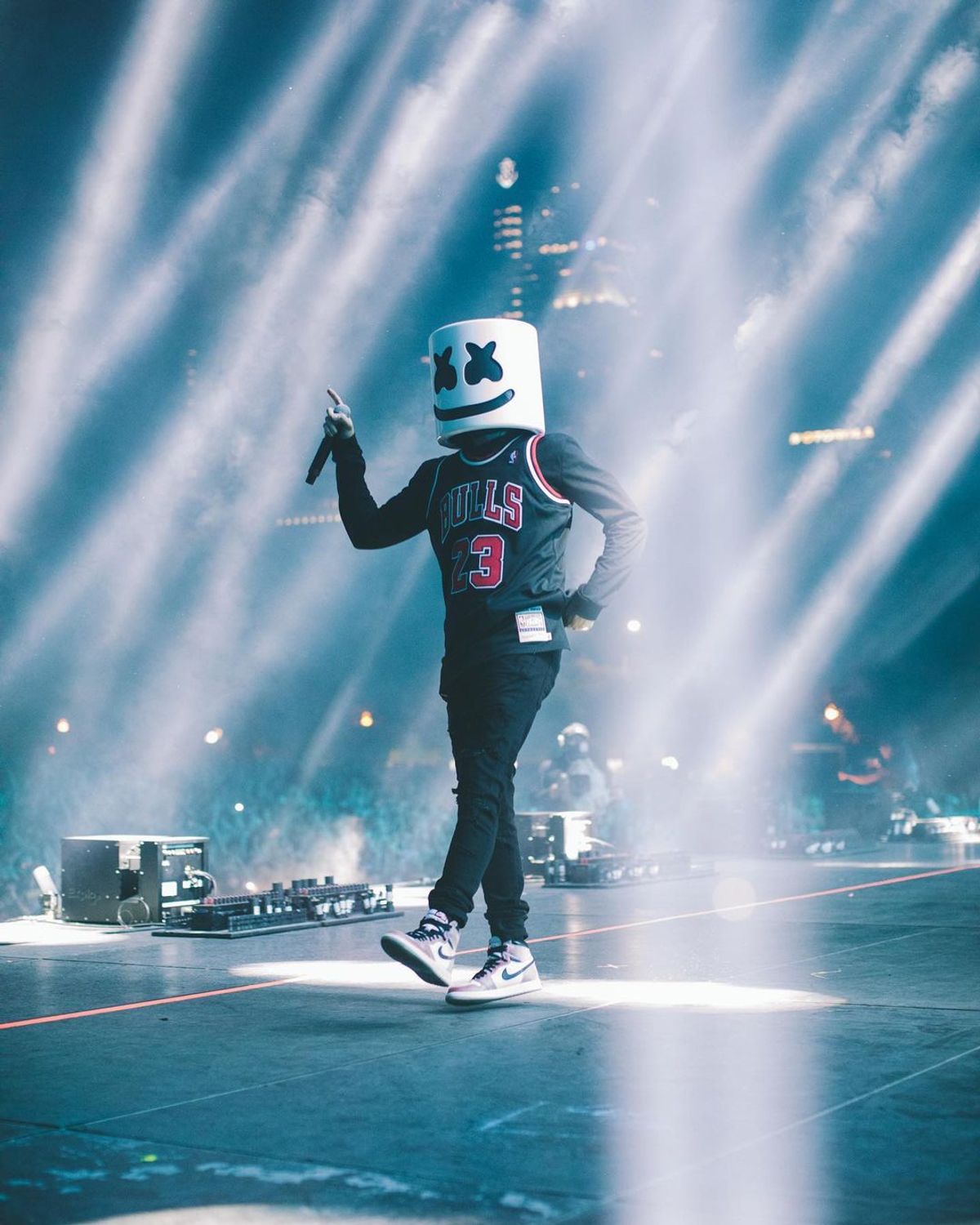 Marshmello Outfit from July 31, 2021 | WHAT’S ON THE STAR?