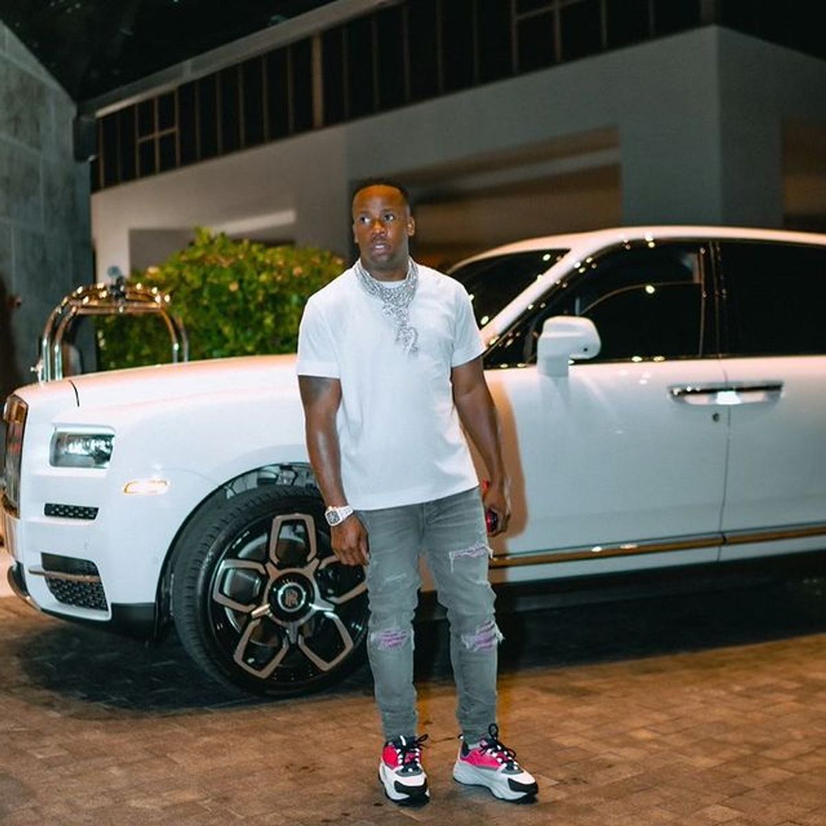 Yo Gotti Outfit from August 5, 2021 | WHAT’S ON THE STAR?