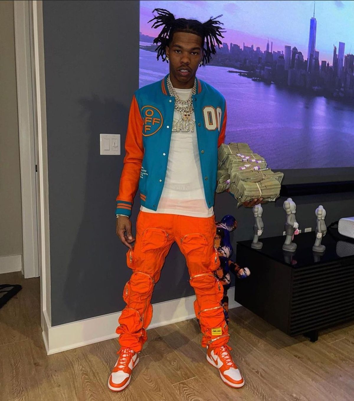 Lil Baby Outfit from April 5, 2021 | WHAT’S ON THE STAR?