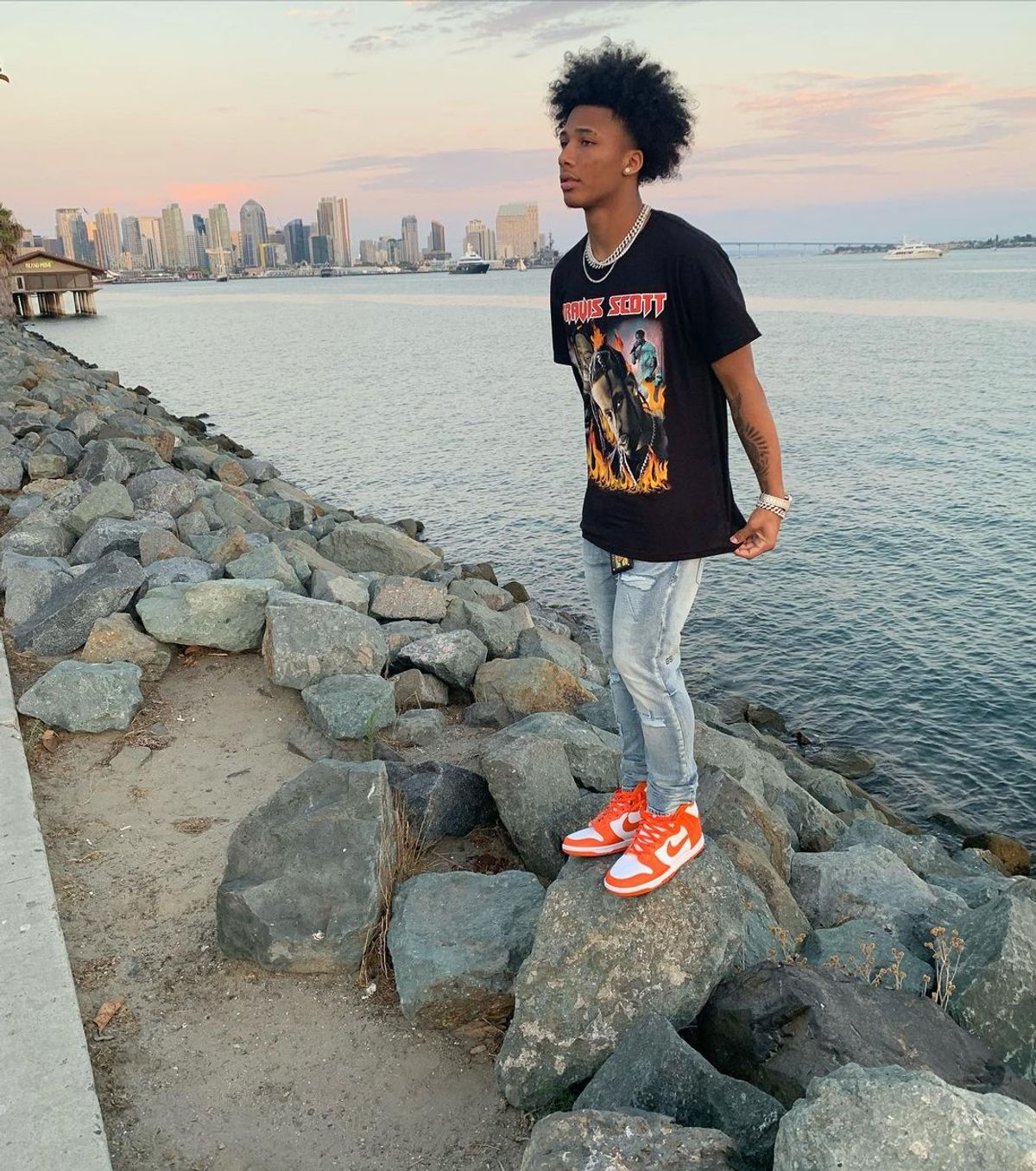 Mikey Outfit from August 10, 2021 | WHAT’S ON THE STAR?