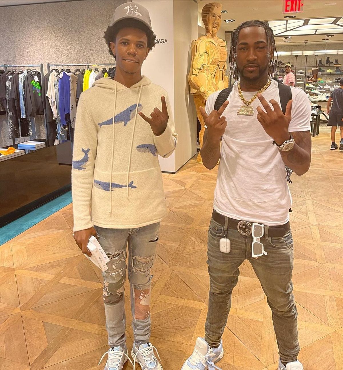 Ron Suno Outfit from August 14, 2021 | WHAT’S ON THE STAR?