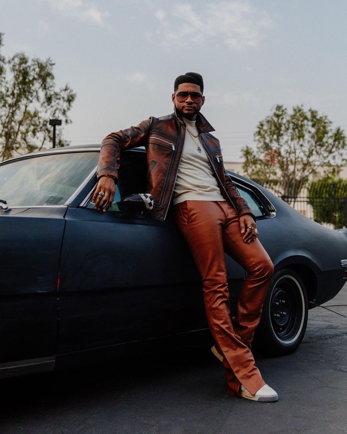 Usher Outfit from August 19, 2021 | WHAT’S ON THE STAR?