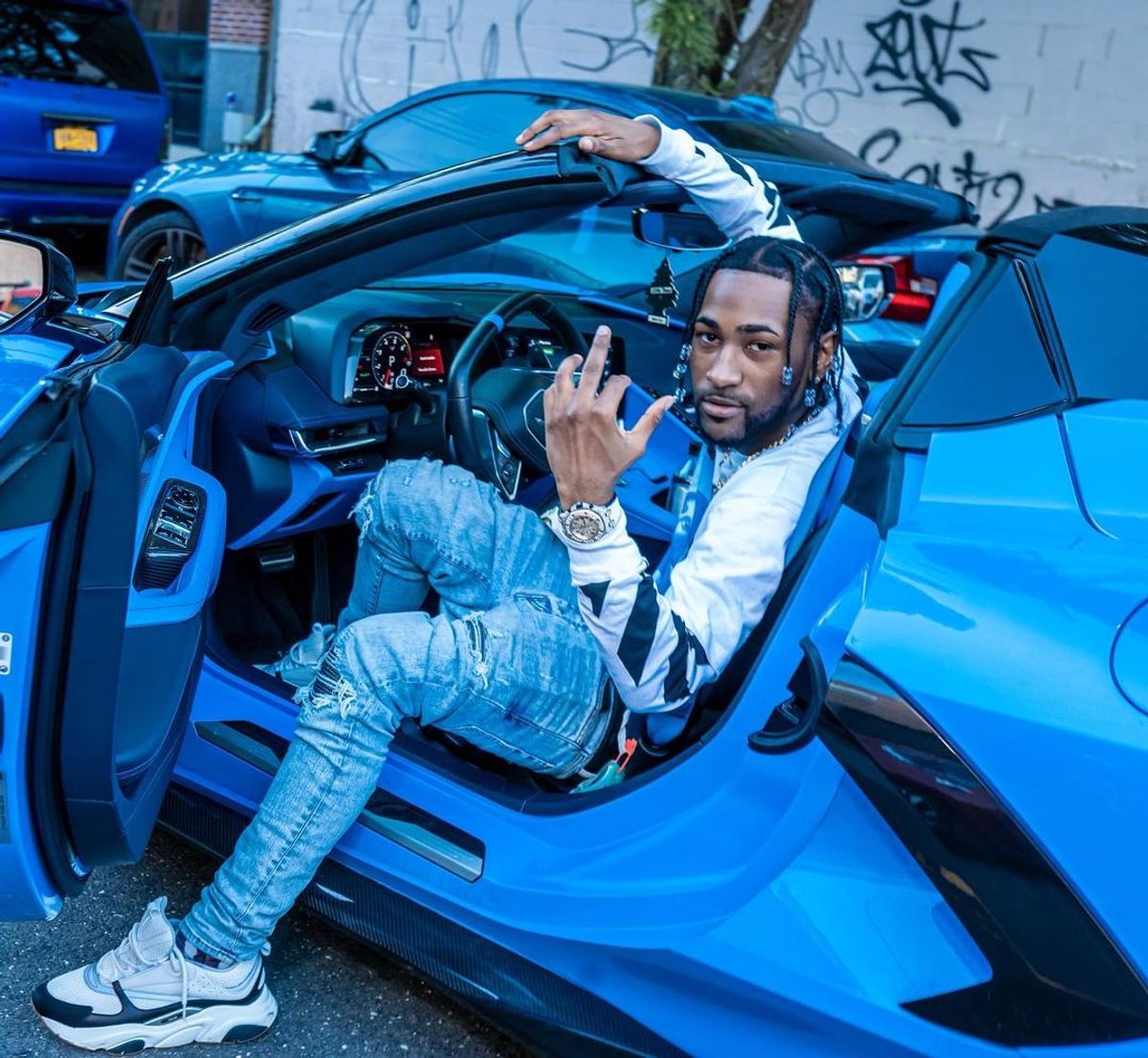 Ron Suno Outfit from August 19, 2021 | WHAT’S ON THE STAR?