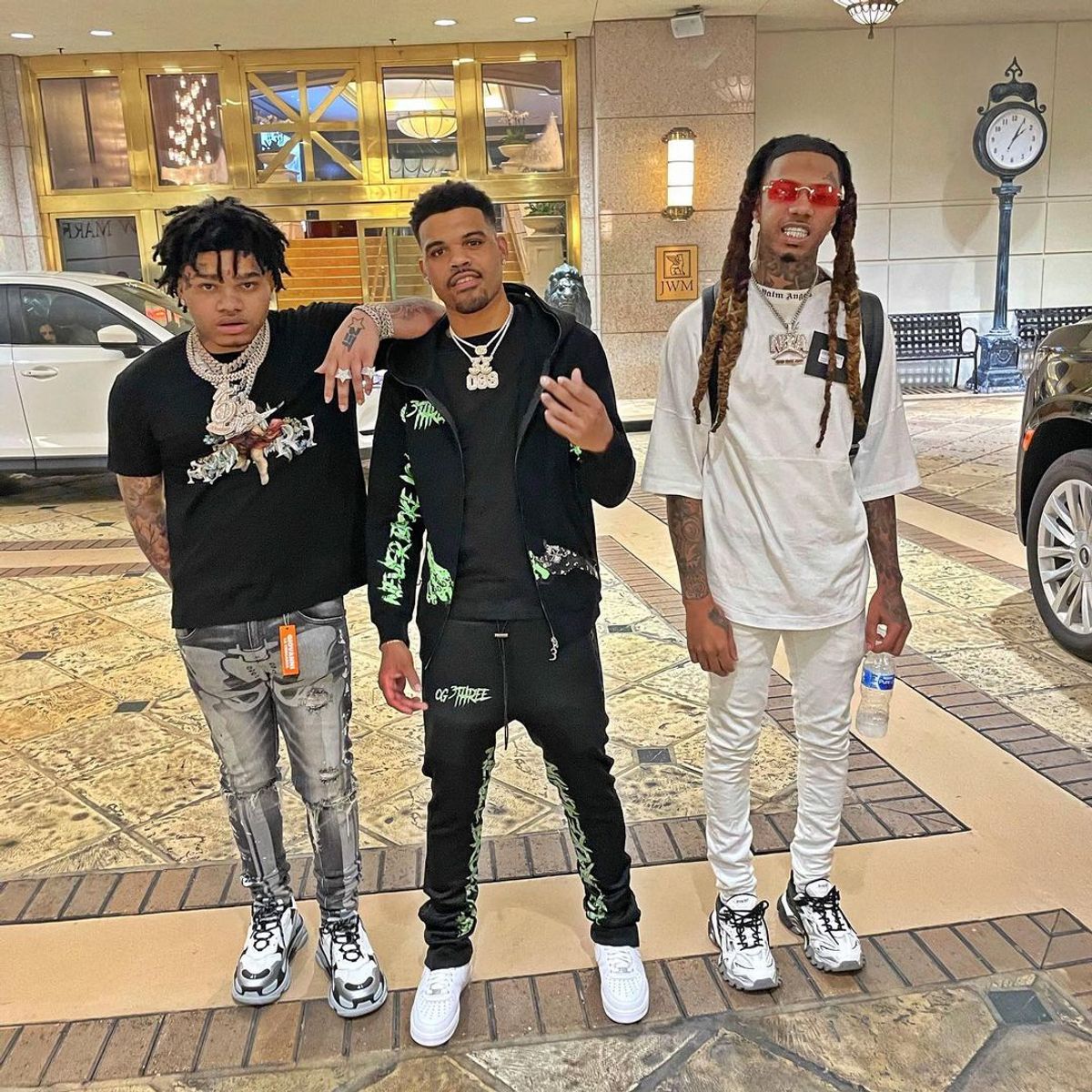 No Cap Outfit from August 23, 2021 | WHAT’S ON THE STAR?