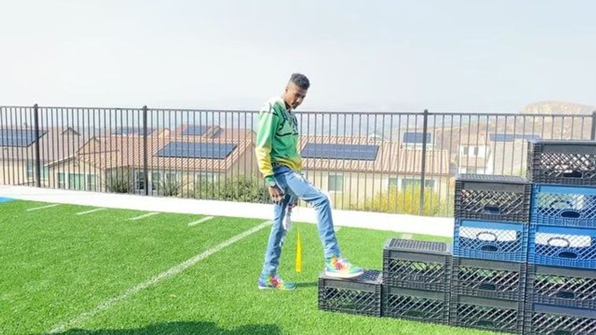 Blueface Outfit from August 25, 2021 | WHAT’S ON THE STAR?